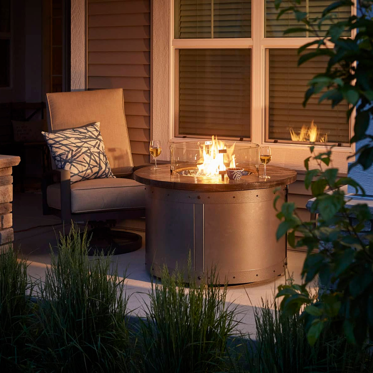 Trend-Setting Gas Fire Pit Table | Outdoor GreatRooms